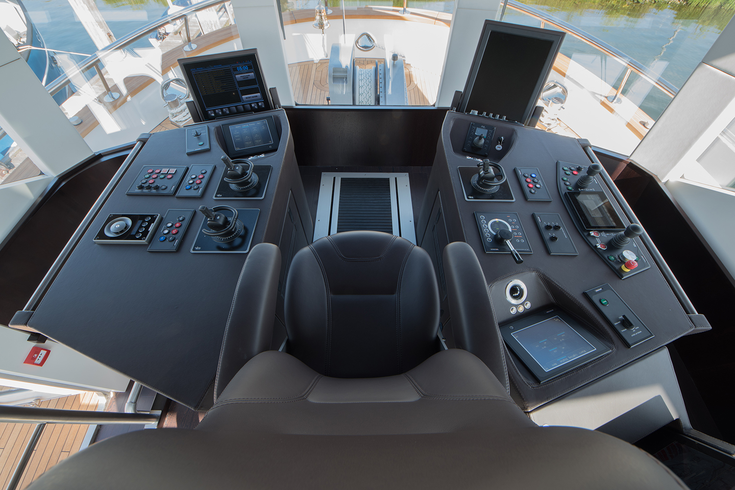 KOTUG demonstrates remote controlled tugboat sailing over a long ...